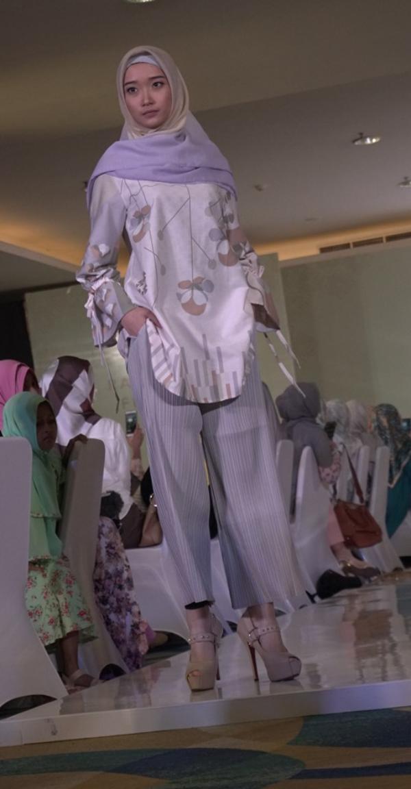 Ria Miranda Dan Bawal Scarf Aidijuma Berkolaborasi Dalam Koleksi ...