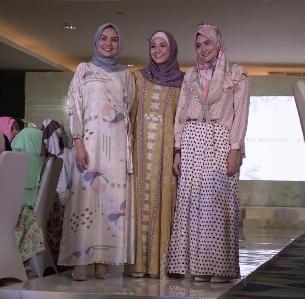 Ria Miranda Dan Bawal Scarf Aidijuma Berkolaborasi Dalam Koleksi ...